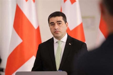 შალვა პაპუაშვილი ხოშტარიებისთვის რუსეთიდან თანხის მორიგ ჩარიცხვაზე ძალიან კომფორტულად იღებენ იმ