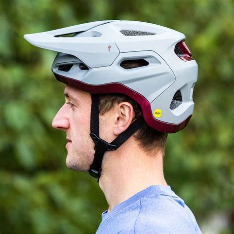 How To Pick A Safer Helmet According To Science