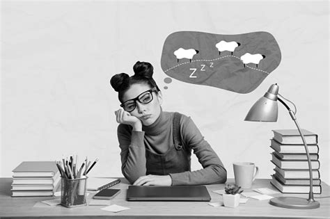 독점 잡지 그림 스케치 콜라주 지루한 피곤한 숙녀 앉아 작업 테이블 양 계산 고립 된 그림 배경 이미지 20 24세에 대한 스톡 사진 및 기타 이미지 Istock