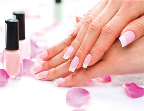 მოვლილი ფრჩხილები მკურნალი გე