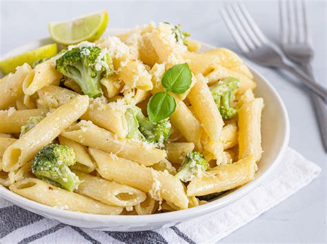 Alfredo Pasta With Broccoli
