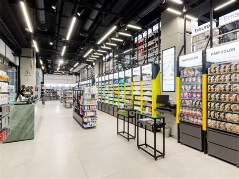 طراح و تولید کننده چراغ های روشنایی نورانه