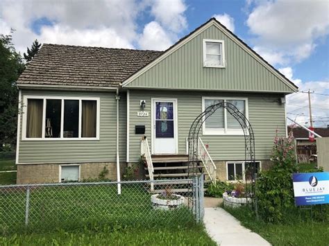 The Pros And Cons Of Vinyl Siding — Blue Jay Exterior Renovations
