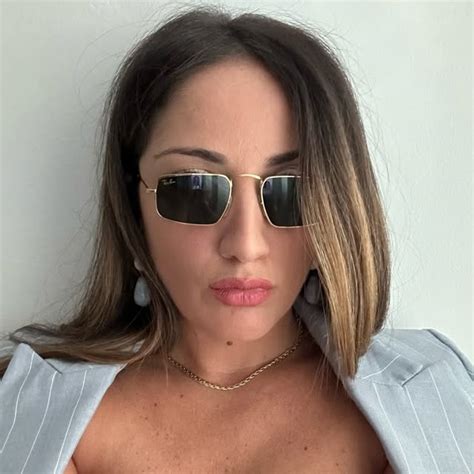 𝑨𝒍𝒆𝒔𝒔𝒊𝒂 𝑴𝒐𝒓𝒆𝒏𝒂 Alessia Mennella • Threads Say More