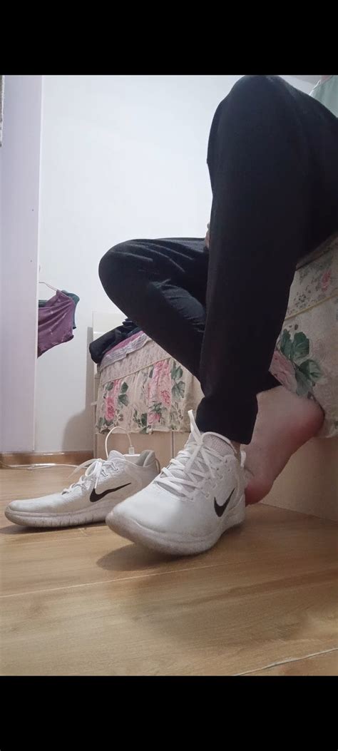 Sockless Shoeplay After Running