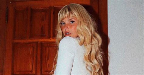 Na svingerskem žuru sem pristala v orgiji z uspešnim parom kakšno je v resnici SVINGANJE Na svingerskem žuru sem pristala v orgiji z uspešnim parom kakšno je v resnici SVINGANJE