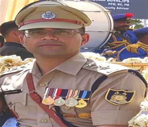 Jammu Kashmir चार साल सात पदक जज्बा ऐसा कि दुश्मन भी कांप जाए Assistant Commandant Crpf