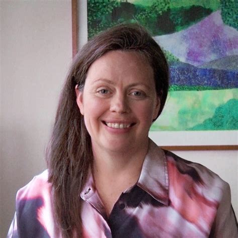 toria kerr medium