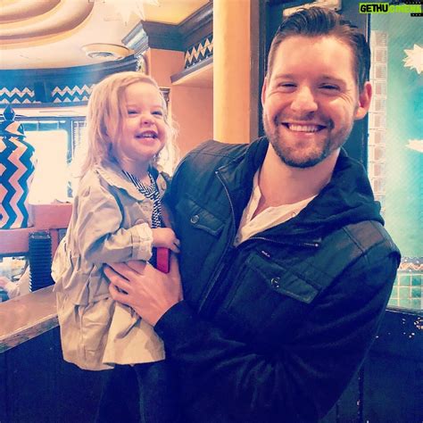 Luke Kleintank Wiki Biography Age Gallery Spouse And More