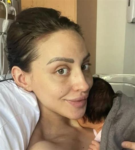 Shes Absolutely Gorgeous Naturally But Her Facetuning Is A Tad