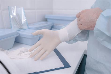 간호사 감염 관리 감염 예방 건강 건강 예방 조치 건강 전문가 건강과 안전 깨끗한 방 라텍스 장갑 멸균 된 멸균 환경 무균 기술 병원 병원 환경