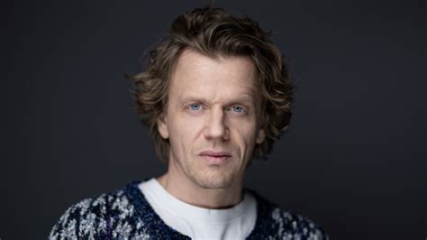 «sexe Grog Et Rocking Chair Alex Lutz Fait Son Grand Retour Sur Scène Avec Un Nouveau