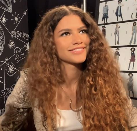 Pin By Madu On Daya Zendaya Natural Curly Hair Cuts Zendaya Coleman