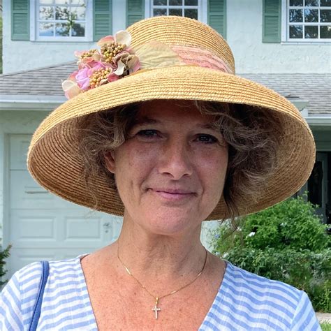 Laura Farros Instagram Twitter And Facebook On Idcrawl