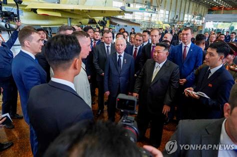 러시아 하바롭스크 항공기 공장 방문한 김정은 연합뉴스