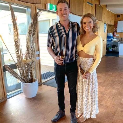 Kivari Skirt Size Xs Kivari Midiskirt Depop