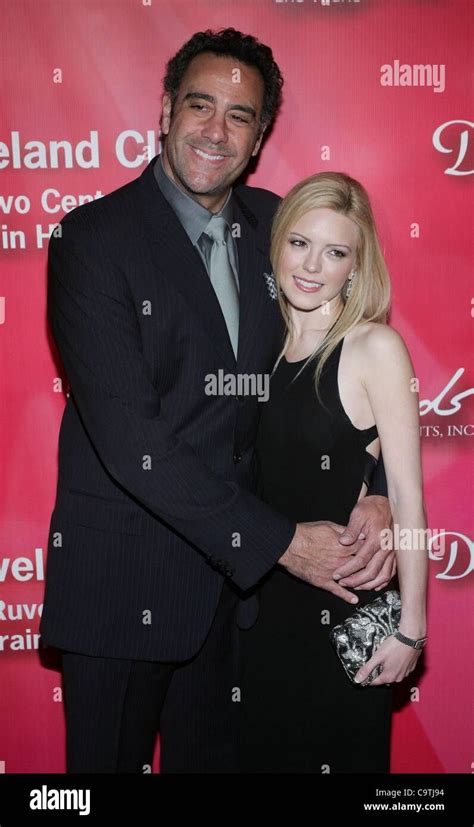Brad Garrett Is Married Everybody Loves Raymond Star Weds Isabeall