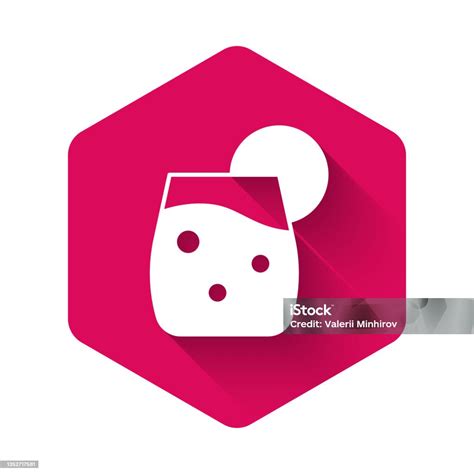 긴 그림자 배경으로 고립 된 화이트 칵테일과 알코올 음료 아이콘 핑크 육각형 버튼 벡터 0명에 대한 스톡 벡터 아트 및 기타 이미지 0명 과일 그림자 Istock