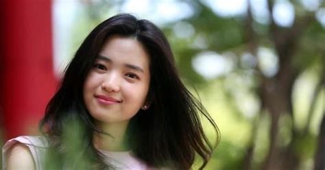 이병헌 상대배우 김태리 재산 화제 커피숍에서 메뉴 가격 보지 않는 정도