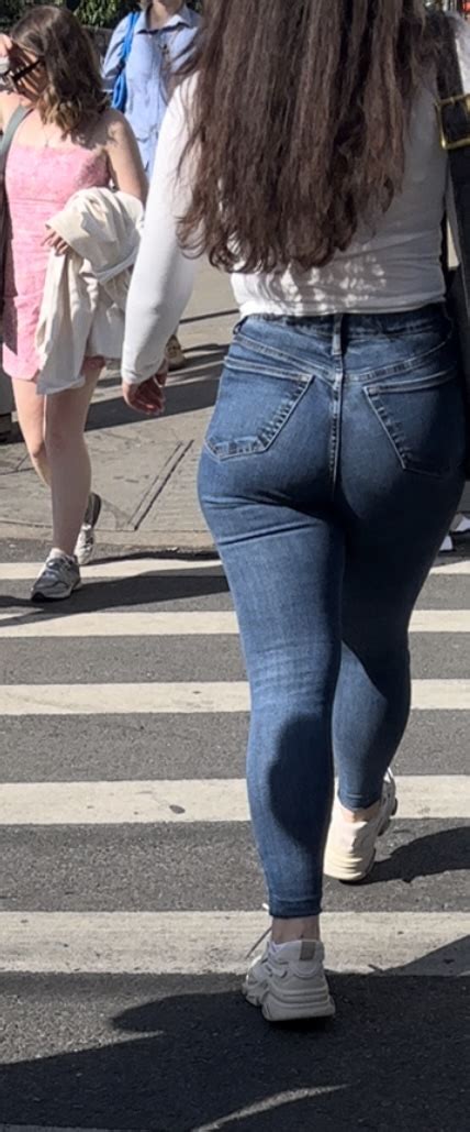 Tight Jeans Amazing Fat Ass 🍑🍑 Tight Jeans Forum