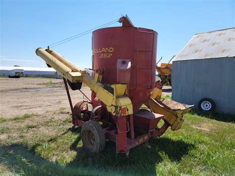 New Holland 352 Grinder Mixer Agriculture Bigiron
