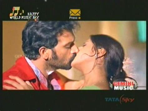 Actress Movieimages Unk Telugu Actress Hot Kiss Song