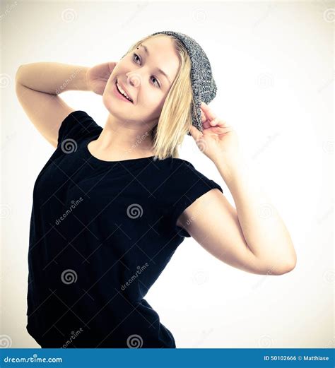 Retrato Feliz Da Menina Foto De Stock Imagem De Interior