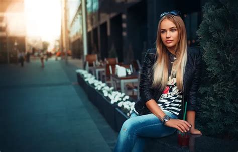 Download Wallpaper Girl Light Beautiful Russia Model Glass Beauty