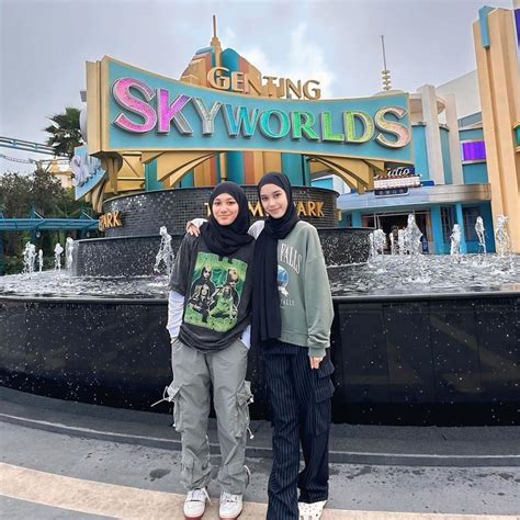 5 Potret Lyra Virna dan Fadlan Muhammad Ajak Keenam Anak Jalan-jalan ke Malaysia - Foto 1