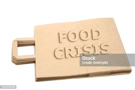 비문 음식 위기 흰색 배경이있는 종이 식료품 가방 개념 부족과 고비용 음식 0명에 대한 스톡 사진 및 기타 이미지 0명 가격 가방 Istock