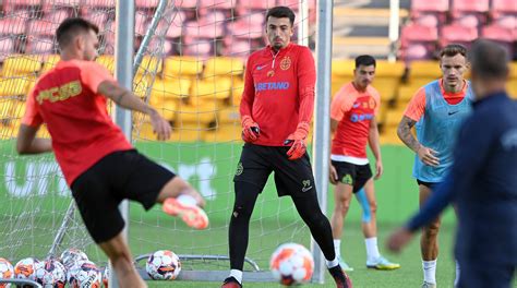 Vlad Nu Mai Prinde Echipa La Fcsb Dar își Duce Iubita La Meciuri