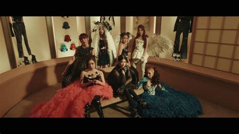 더쿠 뮤비에서 의상만 10번 바뀌었다는 아이돌 그룹