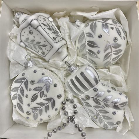 ᐉ Набір іграшок на ялинку Срібні листочки зі скла з малюнком 4 шт 12291441 • Краща ціна в