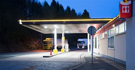 In Hessen Mutter Vergisst Sohn Auf Tankstellen Toilette Und F Hrt Weg Bunte De