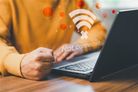 man using a computer laptop to connect to wifi but wifi not connected