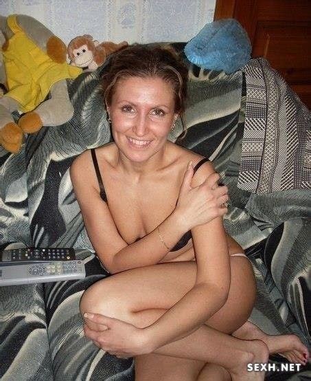 Развратные дамы показывают обнаженные части тела Pic