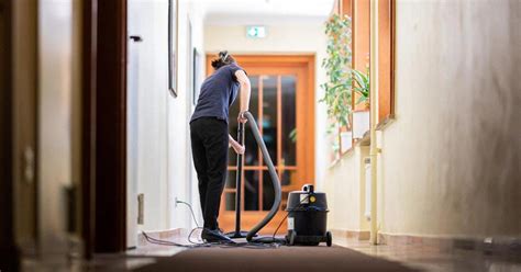 Во Хрватска почна војна за чистачки жена се огласи дека бара некој да и ги исчисти 6 те соби