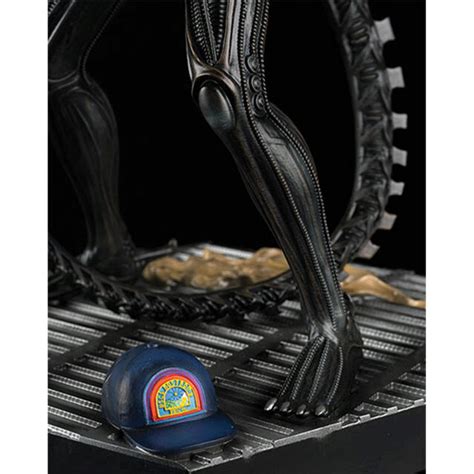 Mega Xenomorph Statue Historic Aviation Collectibles