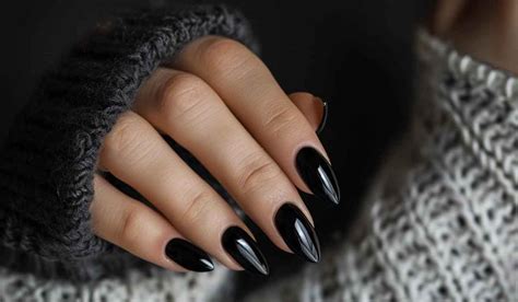 Черный маникюр 2024 идеи дизайна тренды сезона с фото Бьюти Клео ру