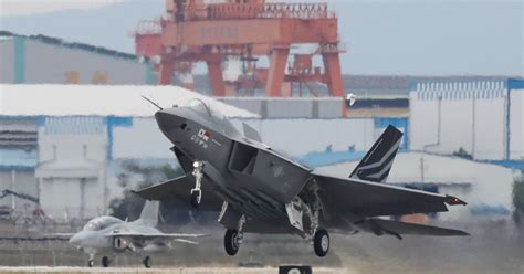 날아오르는 한국최초 국산전투기 Kf 21