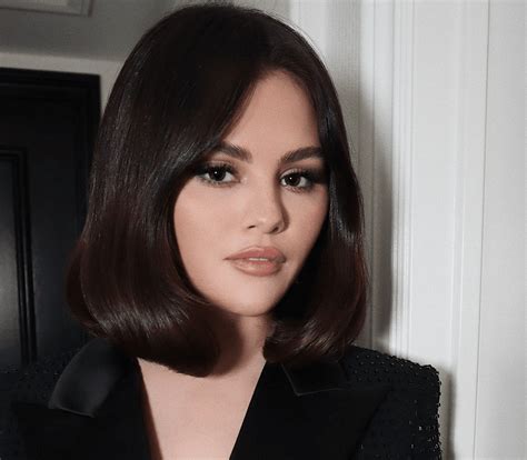 Selena Gomezs Curved Bob Is Our Favorite Look This Fall