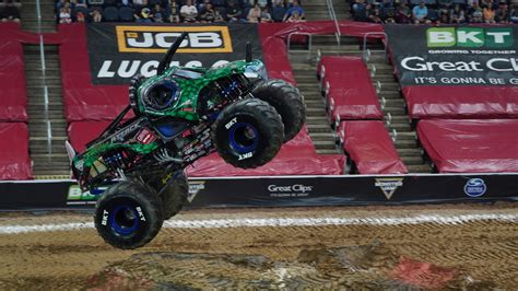 Jurassic Attack Monster Truck