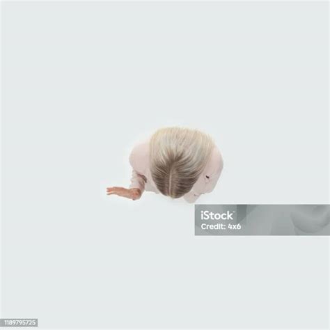 전체 길이직위조감도2029세 성인 미모 금발 머리긴 머리 코 카 서 여자젊은 여성 사업가비즈니스 맨 스탠딩 비즈니스 웨어비즈니스 캐주얼스마트 캐주얼 1 명 20 29세에