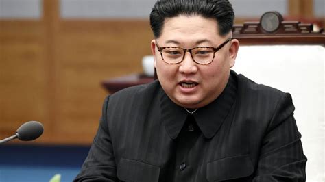 Севернокорейският лидер Ким Чен ун посети завод за танкове и похвали технологичния напредък