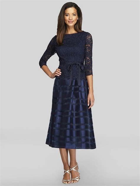 34 Elegant Wedding Guest Dresses With Sleeves