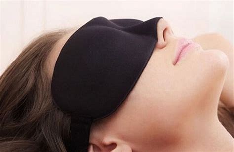 Expert Tips On How To Sleep With Lash Extensions