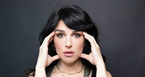 Grimes Height Weight Body Measurements Bra Size Shoe Size