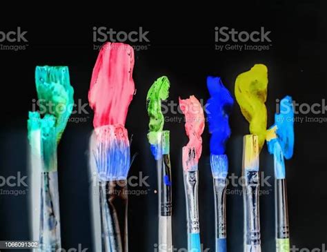 흰 종이에 그리는 아트 브러쉬 클로즈업 창의적인 영감의 아이디어의 집합입니다 0명에 대한 스톡 사진 및 기타 이미지 0명 개념 공예 Istock