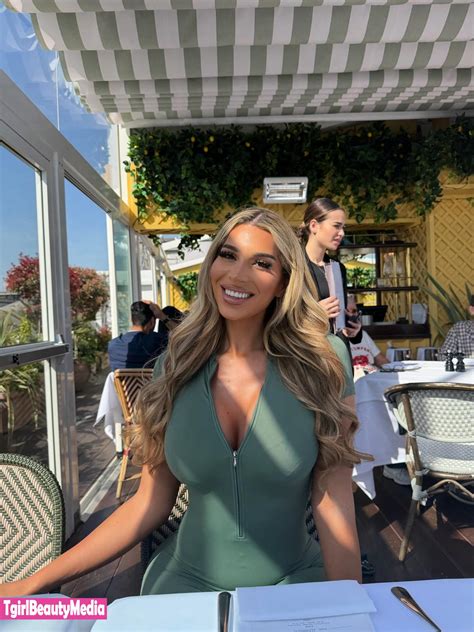 Ruby Rue Enjoying A Sunny Lunch At An Outdoor Restaurant