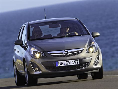 Фото обои Opel Corsa, Опель Корса, передок, фары, синее море. Corsa